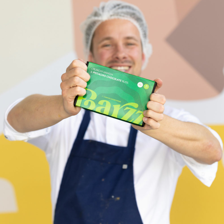 Barzz | Pistache Knafeh reep | by Chocoladebezorgd